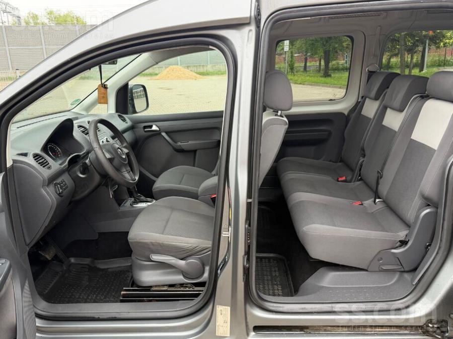 Grey Volkswagen Caddy 2012 in Riga, with an engine capacity of 1.60 L and mileage of 331 thousand km for 6900 €, photo 4 on AUTOMOTO.COM.LV