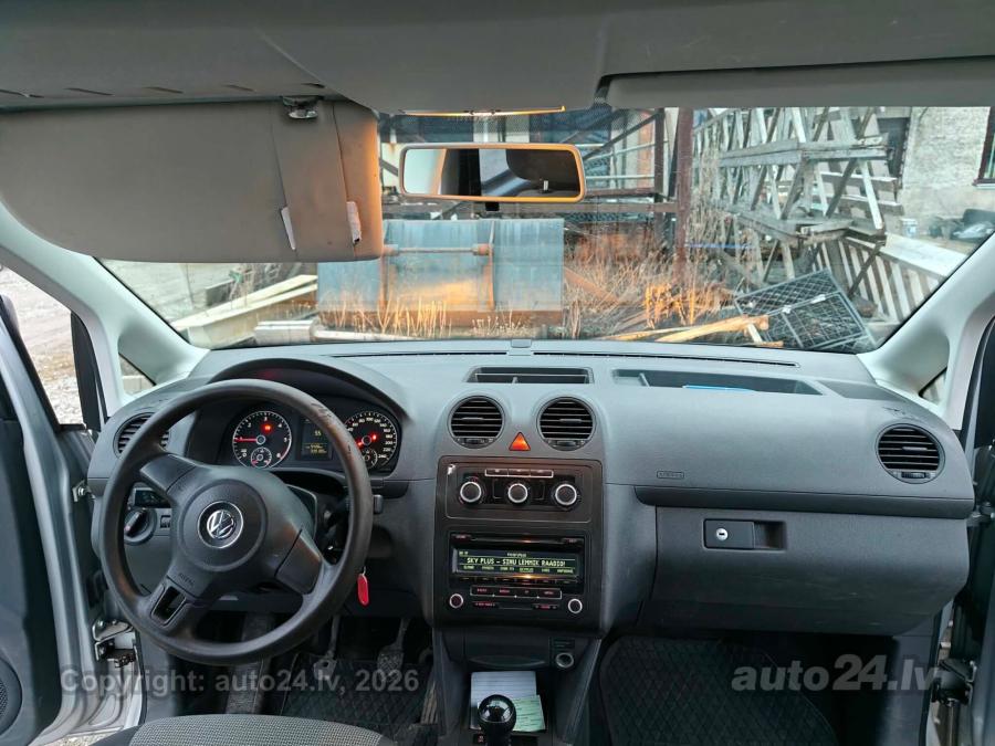 Серый Фольксваген Кадди 2012 в Таллин, объемом двигателя 1.60 л и пробегом 300 тыс. км за 4500 €, фото 9 на AUTOMOTO.COM.LV
