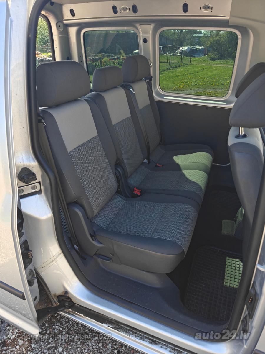 Pelēks Volkswagen Caddy 2013 Kuresāre, ar dzinēja tilpumu 1.60 L un nobraukumu 258 tūkst. km par 6500 €, foto 5 vietnē AUTOMOTO.COM.LV
