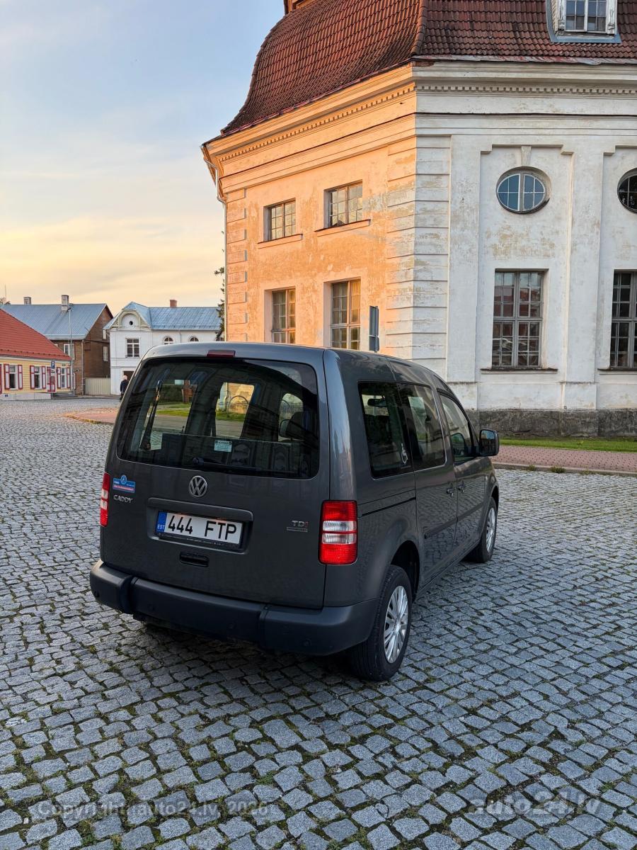 Pelēks Volkswagen Caddy 2013 Tallina, ar dzinēja tilpumu 1.60 L un nobraukumu 261 tūkst. km par 16900 €, foto 5 vietnē AUTOMOTO.COM.LV