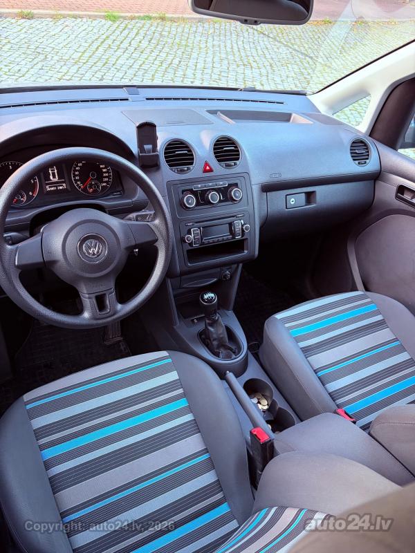 Grey Volkswagen Caddy 2013 in Tallinn, with an engine capacity of 1.60 L and mileage of 261 thousand km for 16900 €, photo 8 on AUTOMOTO.COM.LV