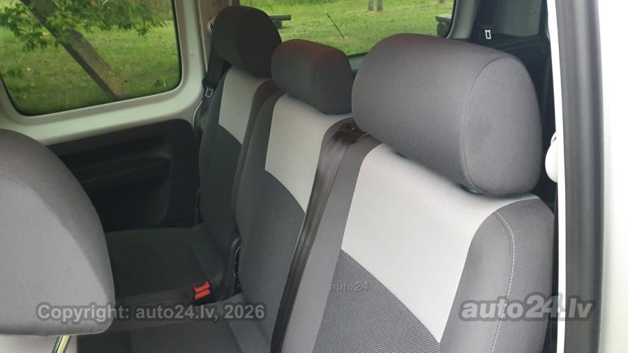 Grey Volkswagen Caddy 2014 in Tallinn, with an engine capacity of 1.60 L and mileage of 190 thousand km for 11500 €, photo 5 on AUTOMOTO.COM.LV