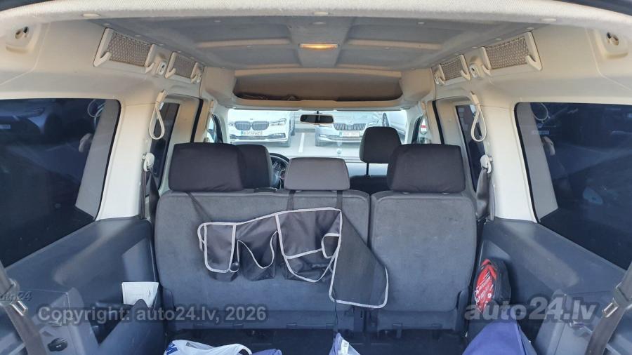 Grey Volkswagen Caddy 2015 in Tallinn, with an engine capacity of 1.60 L and mileage of 190 thousand km for 16500 €, photo 5 on AUTOMOTO.COM.LV