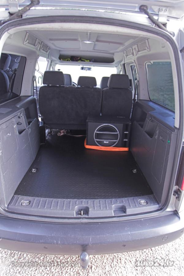 Grey Volkswagen Caddy 2015 in Tallinn, with an engine capacity of 1.60 L and mileage of 340 thousand km for 6700 €, photo 4 on AUTOMOTO.COM.LV