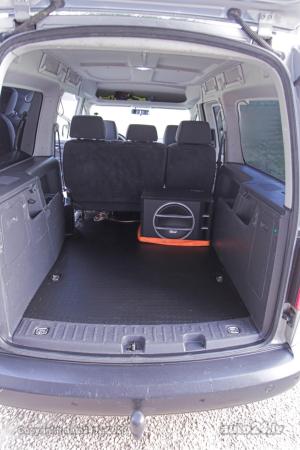 Grey Volkswagen Caddy 2015 in Tallinn, with an engine capacity of 1.60 L and mileage of 340 thousand km for 6700 €, photo 4 on AUTOMOTO.COM.LV