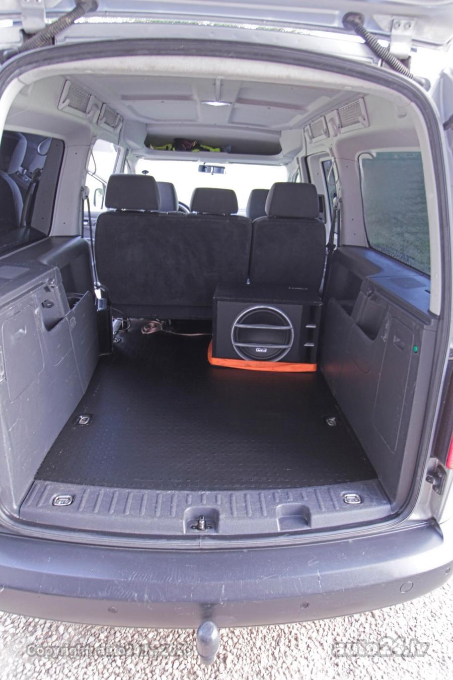 Grey Volkswagen Caddy 2015 in Tallinn, with an engine capacity of 1.60 L and mileage of 340 thousand km for 6700 €, photo 4 on AUTOMOTO.COM.LV