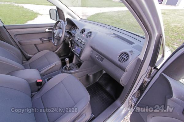 Grey Volkswagen Caddy 2015 in Tallinn, with an engine capacity of 1.60 L and mileage of 340 thousand km for 6700 €, photo 6 on AUTOMOTO.COM.LV