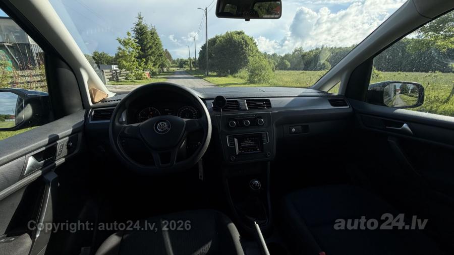 Grey Volkswagen Caddy 2016 in Tallinn, with an engine capacity of 2.00 L and mileage of 195 thousand km for 12500 €, photo 8 on AUTOMOTO.COM.LV