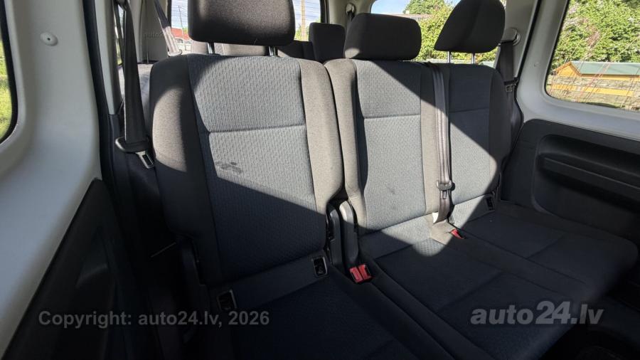 Grey Volkswagen Caddy 2016 in Tallinn, with an engine capacity of 2.00 L and mileage of 195 thousand km for 12500 €, photo 9 on AUTOMOTO.COM.LV