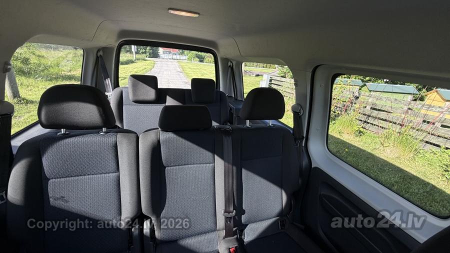 Grey Volkswagen Caddy 2016 in Tallinn, with an engine capacity of 2.00 L and mileage of 195 thousand km for 12500 €, photo 10 on AUTOMOTO.COM.LV