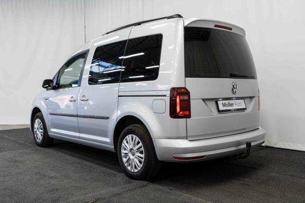 Grey Volkswagen Caddy 2019 in Tallinn, with an engine capacity of 2.00 L and mileage of 185 thousand km for 15900 €, photo 4 on AUTOMOTO.COM.LV