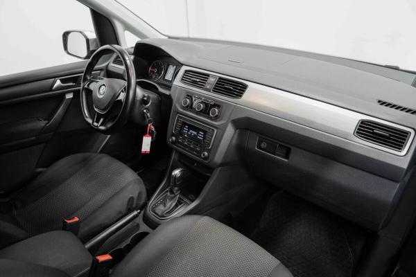 Grey Volkswagen Caddy 2019 in Tallinn, with an engine capacity of 2.00 L and mileage of 185 thousand km for 15900 €, photo 9 on AUTOMOTO.COM.LV