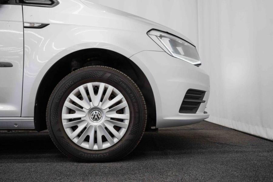 Pelēks Volkswagen Caddy 2019 Tallina, ar dzinēja tilpumu 2.00 L un nobraukumu 185 tūkst. km par 15900 €, foto 15 vietnē AUTOMOTO.COM.LV