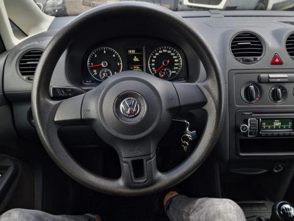 Volkswagen Caddy 2012 in Riga, with an engine capacity of 1.60 L and mileage of 241 thousand km for 6800 €, photo 4 on AUTOMOTO.COM.LV