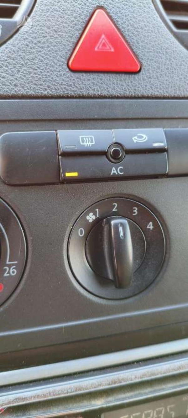 Volkswagen Caddy 2008 in Vilnius, with an engine capacity of 1.90 L and mileage of 334 thousand km for 1400 €, photo 7 on AUTOMOTO.COM.LV