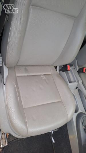 Volkswagen Caddy 2009 in Vilnius, with an engine capacity of 1.90 L and mileage of 323 thousand km for 4500 €, photo 5 on AUTOMOTO.COM.LV