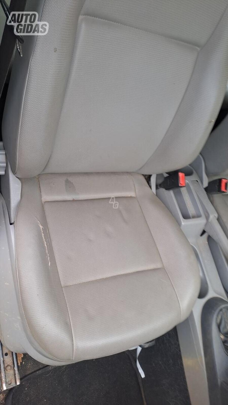 Volkswagen Caddy 2009 in Vilnius, with an engine capacity of 1.90 L and mileage of 323 thousand km for 4500 €, photo 5 on AUTOMOTO.COM.LV