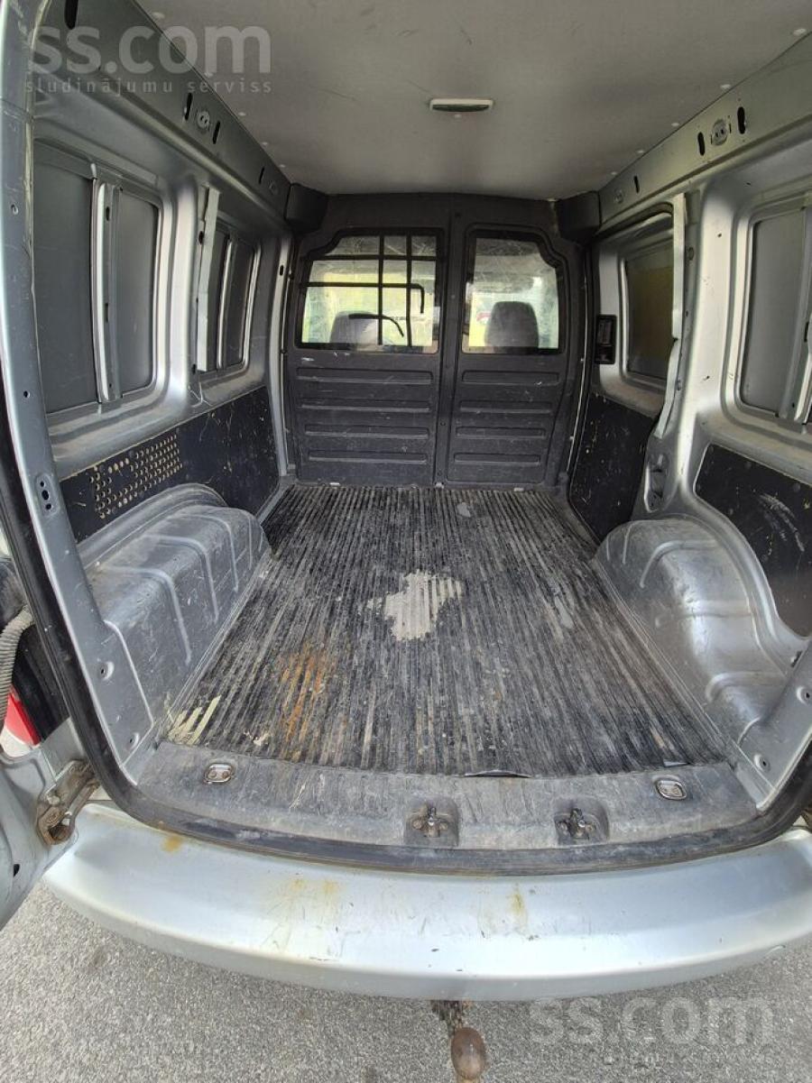 Volkswagen Caddy 2011 in Riga, with an engine capacity of 1.60 L and mileage of 294 thousand km for 3200 €, photo 8 on AUTOMOTO.COM.LV