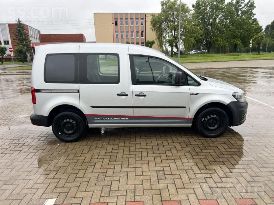 Volkswagen Caddy 2017 in Cesis, with an engine capacity of 2.00 L and mileage of 268 thousand km for 7990 €, photo 4 on AUTOMOTO.COM.LV