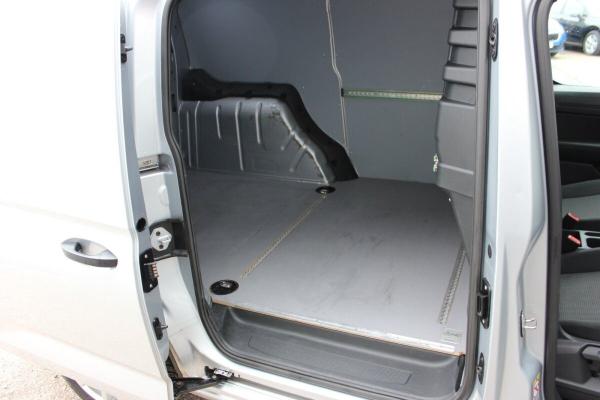 Volkswagen Caddy 2022 in Jelgava, with an engine capacity of 2.00 L and mileage of 137 thousand km for 17350 €, photo 7 on AUTOMOTO.COM.LV