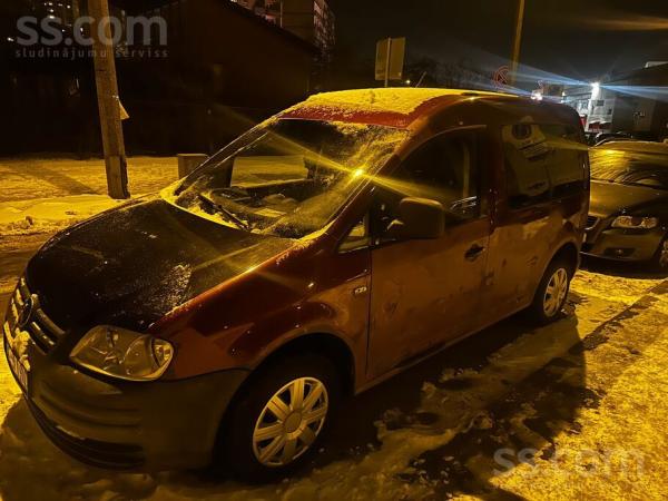 Red Volkswagen Caddy 2005 in Riga, with an engine capacity of 1.90 L and mileage of 468 thousand km for 900 €, photo 1 on AUTOMOTO.COM.LV