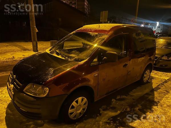 Red Volkswagen Caddy 2005 in Riga, with an engine capacity of 1.90 L and mileage of 468 thousand km for 900 €, photo 4 on AUTOMOTO.COM.LV
