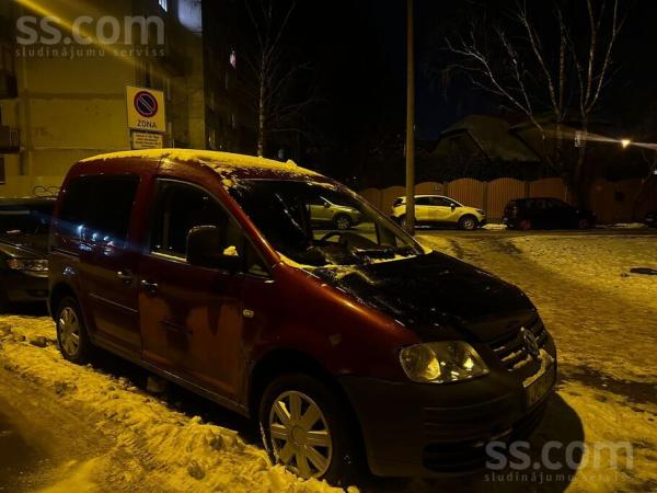 Red Volkswagen Caddy 2005 in Riga, with an engine capacity of 1.90 L and mileage of 468 thousand km for 900 €, photo 6 on AUTOMOTO.COM.LV