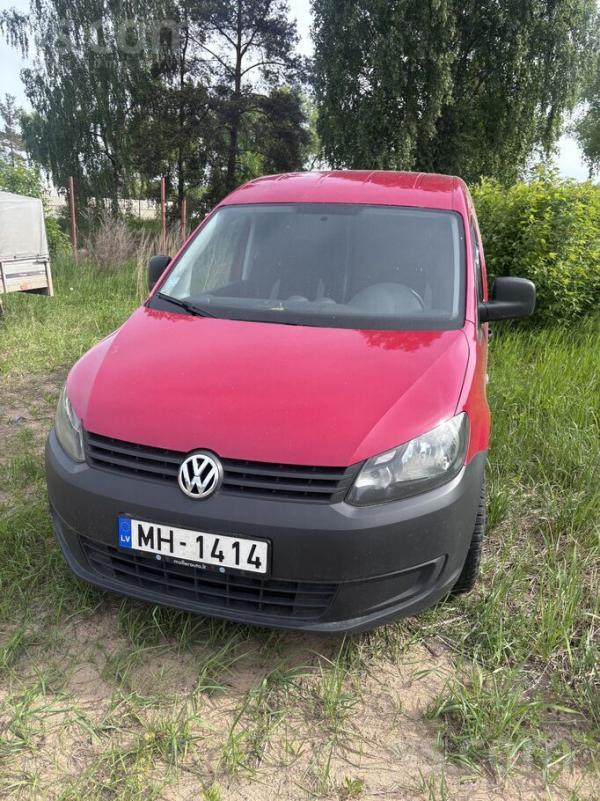 Red Volkswagen Caddy 2013 in Daugavpils, with an engine capacity of 1.60 L and mileage of 275 thousand km for 4100 €, photo 2 on AUTOMOTO.COM.LV