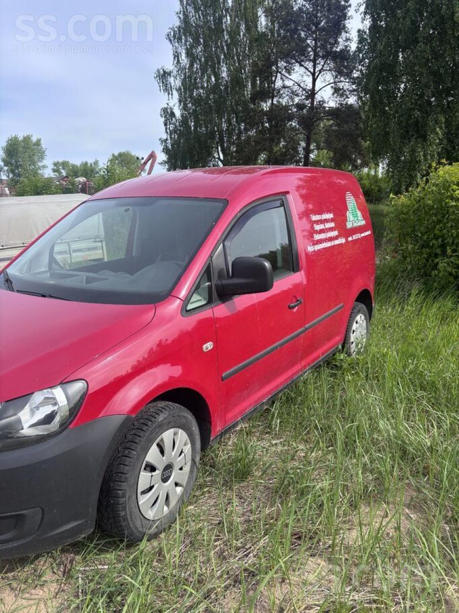 Sarkans Volkswagen Caddy 2013 Daugavpils, ar dzinēja tilpumu 1.60 L un nobraukumu 275 tūkst. km par 4100 €, foto 4 vietnē AUTOMOTO.COM.LV