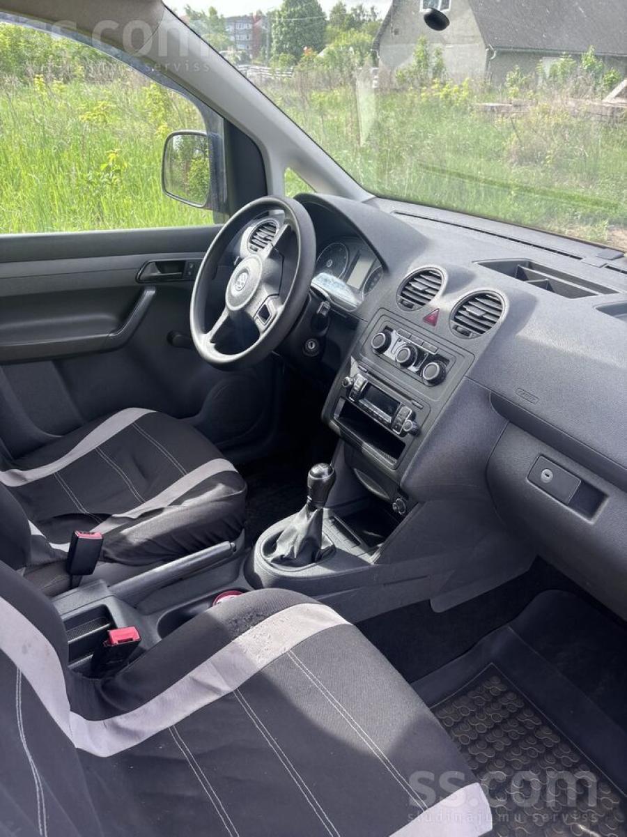 Sarkans Volkswagen Caddy 2013 Daugavpils, ar dzinēja tilpumu 1.60 L un nobraukumu 275 tūkst. km par 4100 €, foto 8 vietnē AUTOMOTO.COM.LV