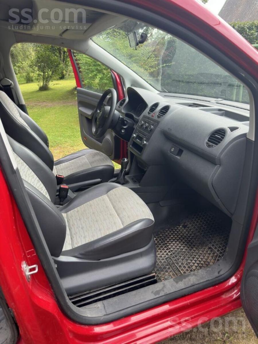 Sarkans Volkswagen Caddy 2013 Ventspils, ar dzinēja tilpumu 1.60 L un nobraukumu 156 tūkst. km par 3800 €, foto 7 vietnē AUTOMOTO.COM.LV