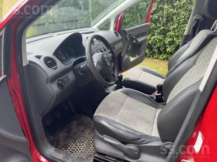 Sarkans Volkswagen Caddy 2013 Ventspils, ar dzinēja tilpumu 1.60 L un nobraukumu 156 tūkst. km par 3800 €, foto 8 vietnē AUTOMOTO.COM.LV