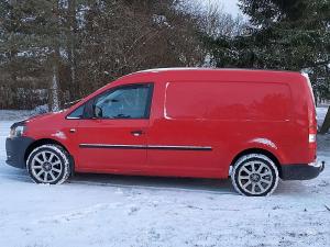 Red Volkswagen Caddy 2012 in Vilnius, with an engine capacity of 1.60 L and mileage of 208 thousand km for 2990 €, photo 4 on AUTOMOTO.COM.LV