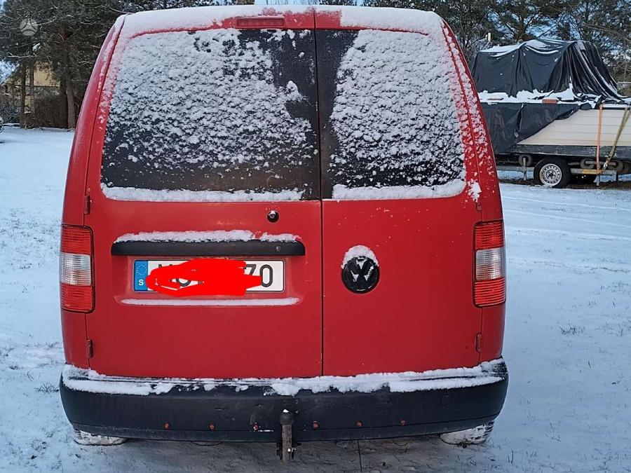 Red Volkswagen Caddy 2012 in Vilnius, with an engine capacity of 1.60 L and mileage of 208 thousand km for 2990 €, photo 6 on AUTOMOTO.COM.LV