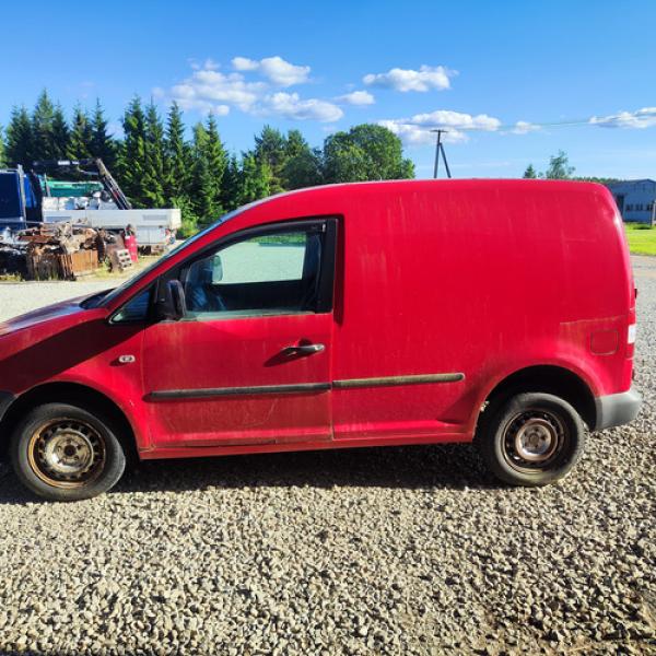 Red Volkswagen Caddy 2007 in Parnu, with an engine capacity of 1.90 L and mileage of 400 thousand km for 450 €, photo 5 on AUTOMOTO.COM.LV