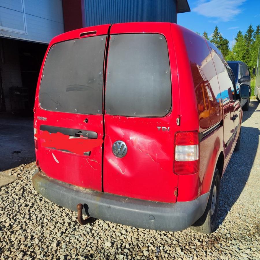 Red Volkswagen Caddy 2007 in Parnu, with an engine capacity of 1.90 L and mileage of 400 thousand km for 450 €, photo 7 on AUTOMOTO.COM.LV