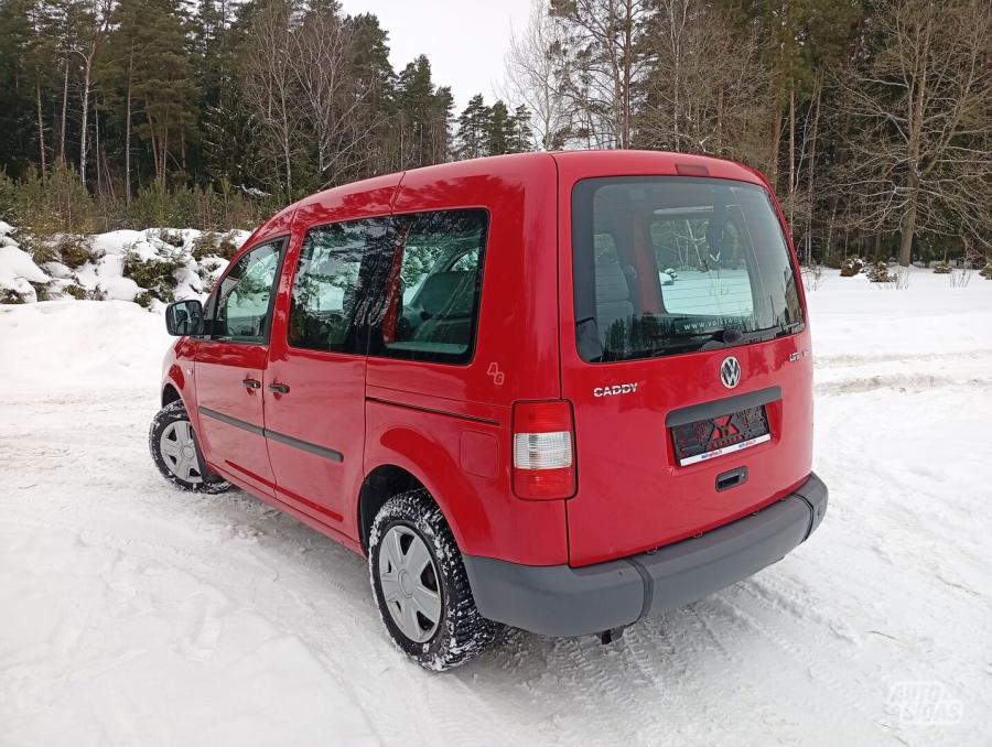 Red Volkswagen Caddy 2008 in Vilnius, with an engine capacity of 1.60 L and mileage of 178 thousand km for 2900 €, photo 4 on AUTOMOTO.COM.LV