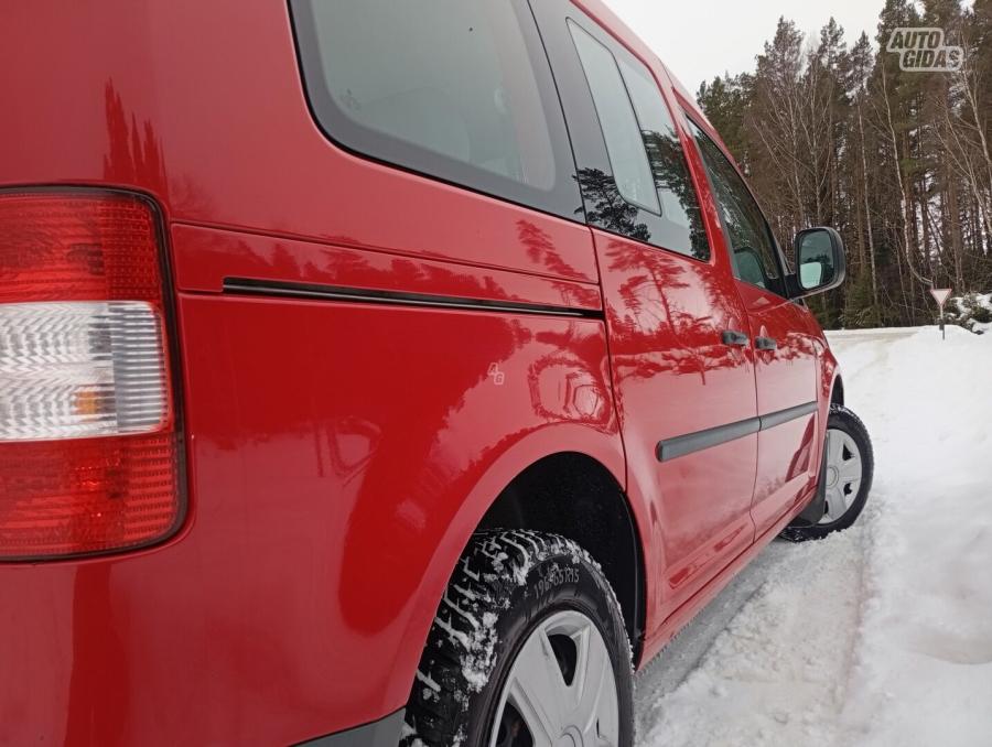 Red Volkswagen Caddy 2008 in Vilnius, with an engine capacity of 1.60 L and mileage of 178 thousand km for 2900 €, photo 10 on AUTOMOTO.COM.LV