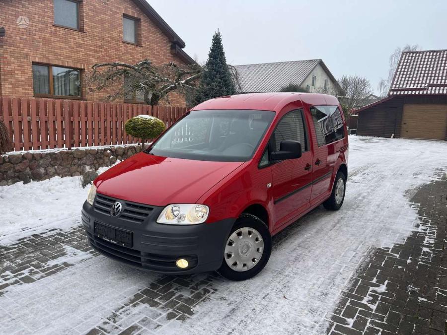 Sarkans Volkswagen Caddy 2004 Vilkaviškis, ar dzinēja tilpumu 1.60 L un nobraukumu 178 tūkst. km par 2700 €, foto 1 vietnē AUTOMOTO.COM.LV
