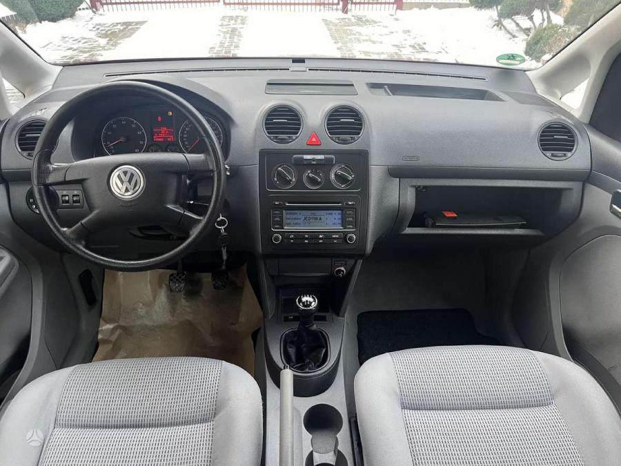 Sarkans Volkswagen Caddy 2004 Vilkaviškis, ar dzinēja tilpumu 1.60 L un nobraukumu 178 tūkst. km par 2700 €, foto 12 vietnē AUTOMOTO.COM.LV