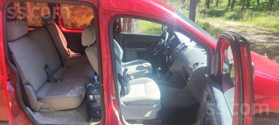 Red Volkswagen Caddy 2006 in Riga, with an engine capacity of 1.90 L and mileage of 335 thousand km for 1400 €, photo 3 on AUTOMOTO.COM.LV