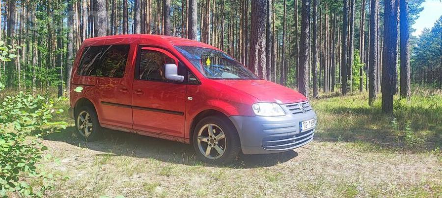 Red Volkswagen Caddy 2006 in Riga, with an engine capacity of 1.90 L and mileage of 335 thousand km for 1400 €, photo 4 on AUTOMOTO.COM.LV
