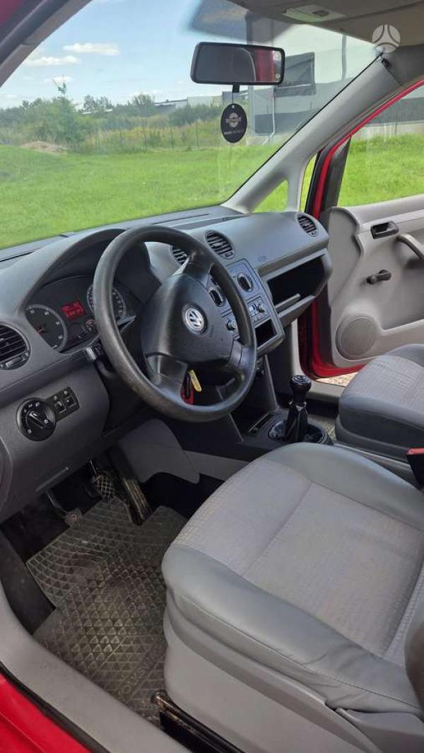 Red Volkswagen Caddy 2007 in Siauliai, with an engine capacity of 1.90 L and mileage of 321 thousand km for 2150 €, photo 9 on AUTOMOTO.COM.LV