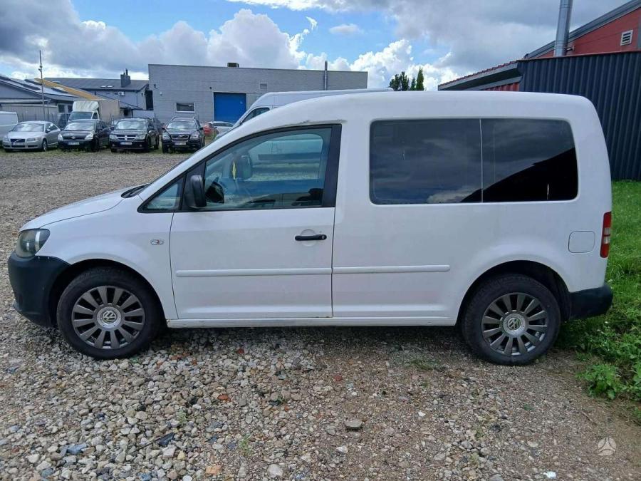 Sarkans Volkswagen Caddy 2007 Šauļi, ar dzinēja tilpumu 1.60 L un nobraukumu 402 tūkst. km par 2499 €, foto 3 vietnē AUTOMOTO.COM.LV