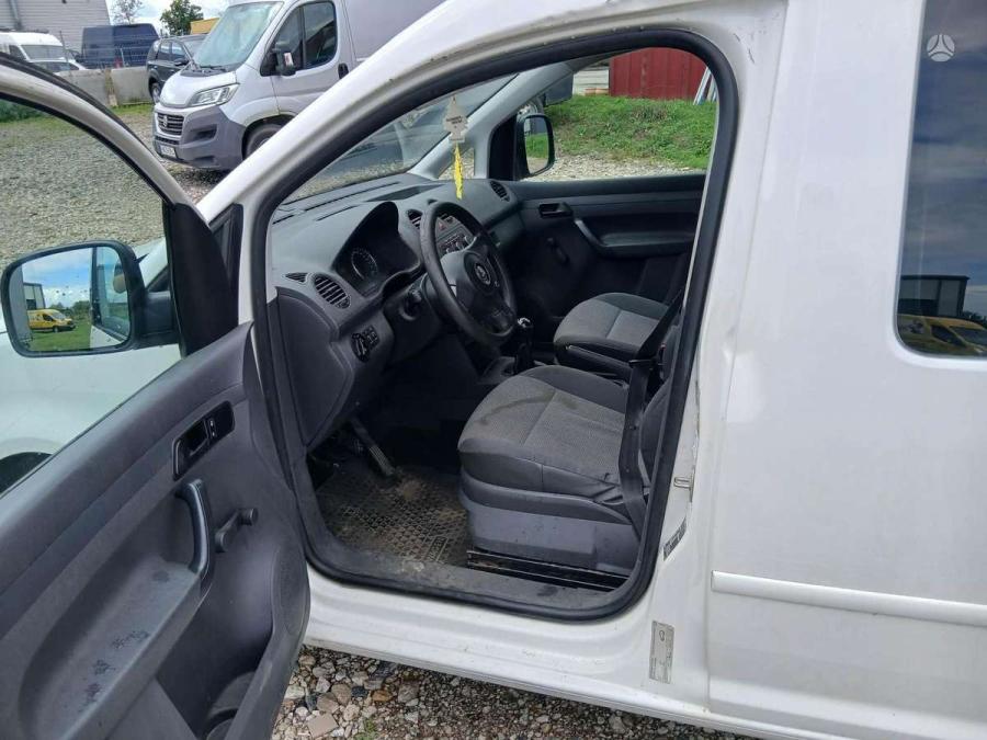 Sarkans Volkswagen Caddy 2007 Šauļi, ar dzinēja tilpumu 1.60 L un nobraukumu 402 tūkst. km par 2499 €, foto 5 vietnē AUTOMOTO.COM.LV