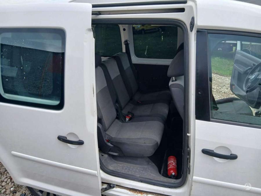Sarkans Volkswagen Caddy 2007 Šauļi, ar dzinēja tilpumu 1.60 L un nobraukumu 402 tūkst. km par 2499 €, foto 6 vietnē AUTOMOTO.COM.LV