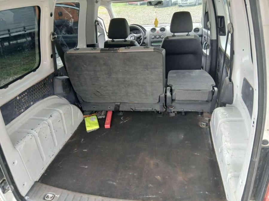 Sarkans Volkswagen Caddy 2007 Šauļi, ar dzinēja tilpumu 1.60 L un nobraukumu 402 tūkst. km par 2499 €, foto 9 vietnē AUTOMOTO.COM.LV