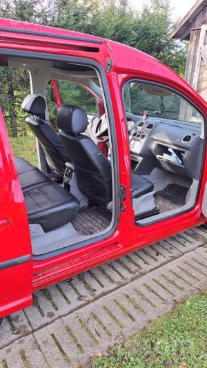 Sarkans Volkswagen Caddy 2007 Gulbene, ar dzinēja tilpumu 1.90 L un nobraukumu 366 tūkst. km par 2600 €, foto 9 vietnē AUTOMOTO.COM.LV