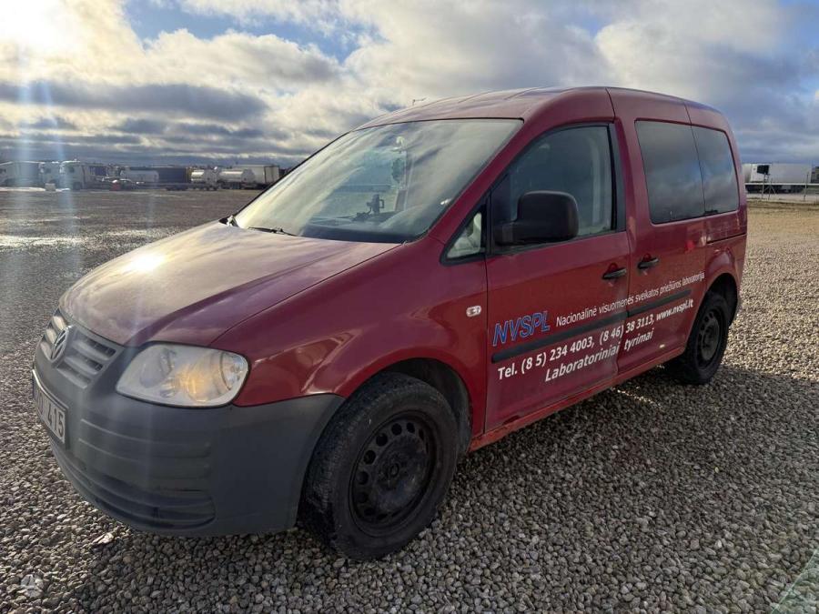 Red Volkswagen Caddy 2008 in Vilnius, with an engine capacity of 1.90 L and mileage of 700 thousand km for 1000 €, photo 2 on AUTOMOTO.COM.LV