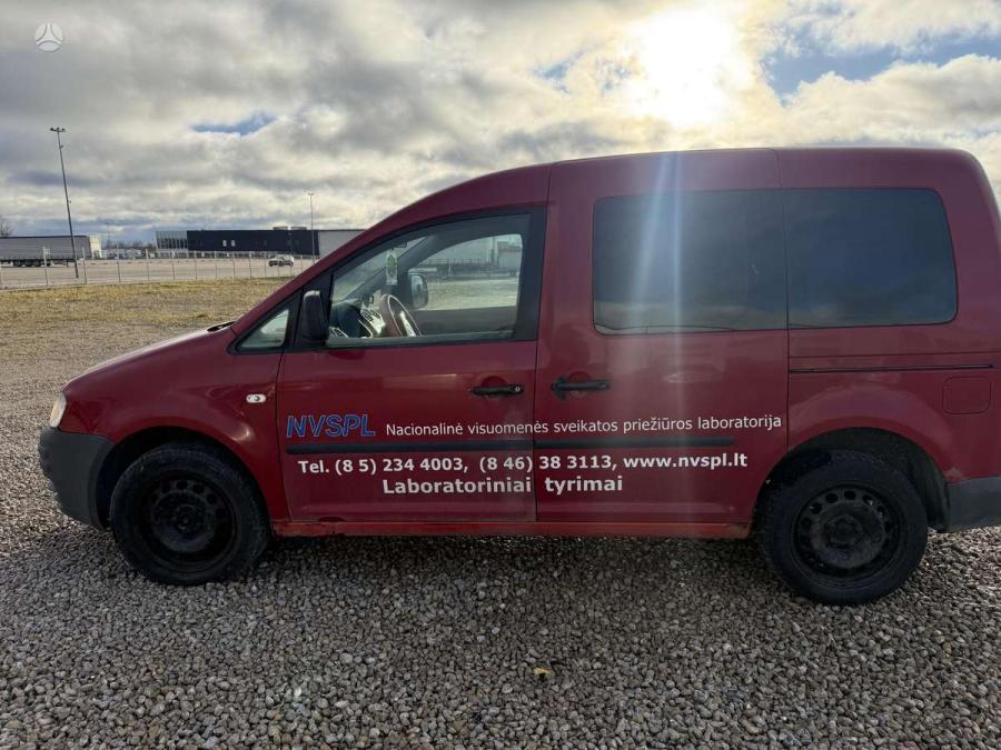 Red Volkswagen Caddy 2008 in Vilnius, with an engine capacity of 1.90 L and mileage of 700 thousand km for 1000 €, photo 3 on AUTOMOTO.COM.LV